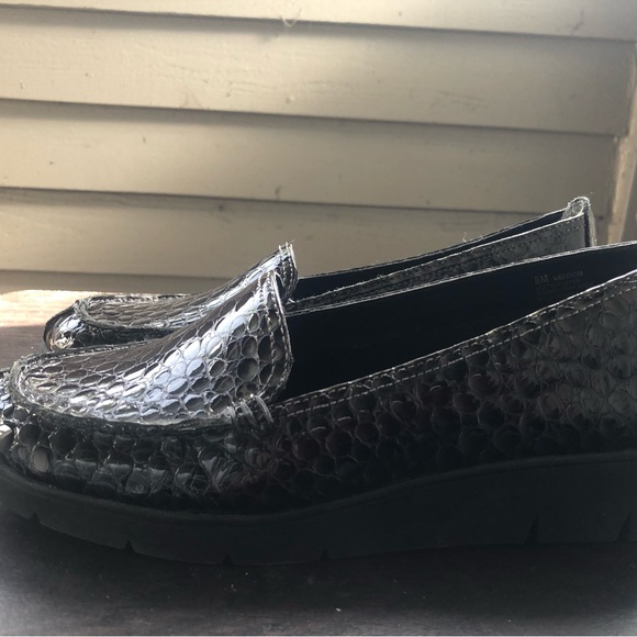 Studio Flexx | Shoes | Flexx Studio Womens Black Silver Croc Printed ...